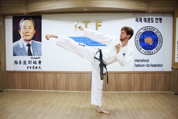 Soo Shim Kwan 水心館수심관: ITF Taekwon-Do's Side-Piercing Kick: What's in a ...