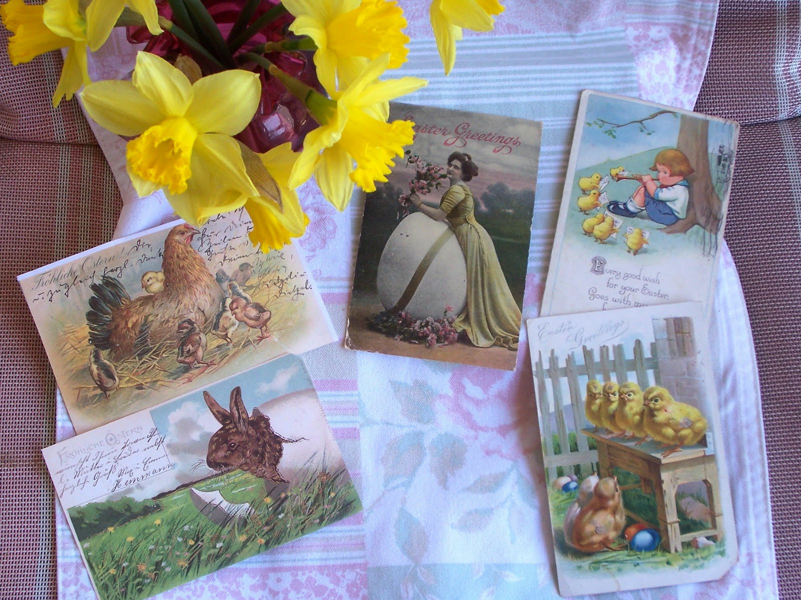 Recycled Rita: Vintage Easter Hop and Roosters Gone Wild!