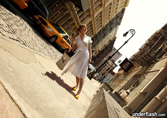 Excessivo: Fotos de pessoas inclinadas em uma rua - design