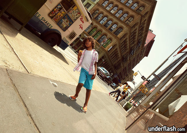 Excessivo: Fotos de pessoas inclinadas em uma rua - design