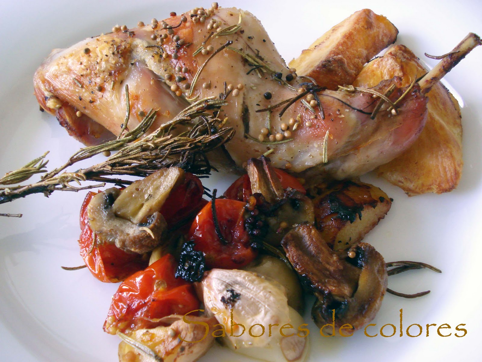 Conejo asado con papas y verduras. AIG.