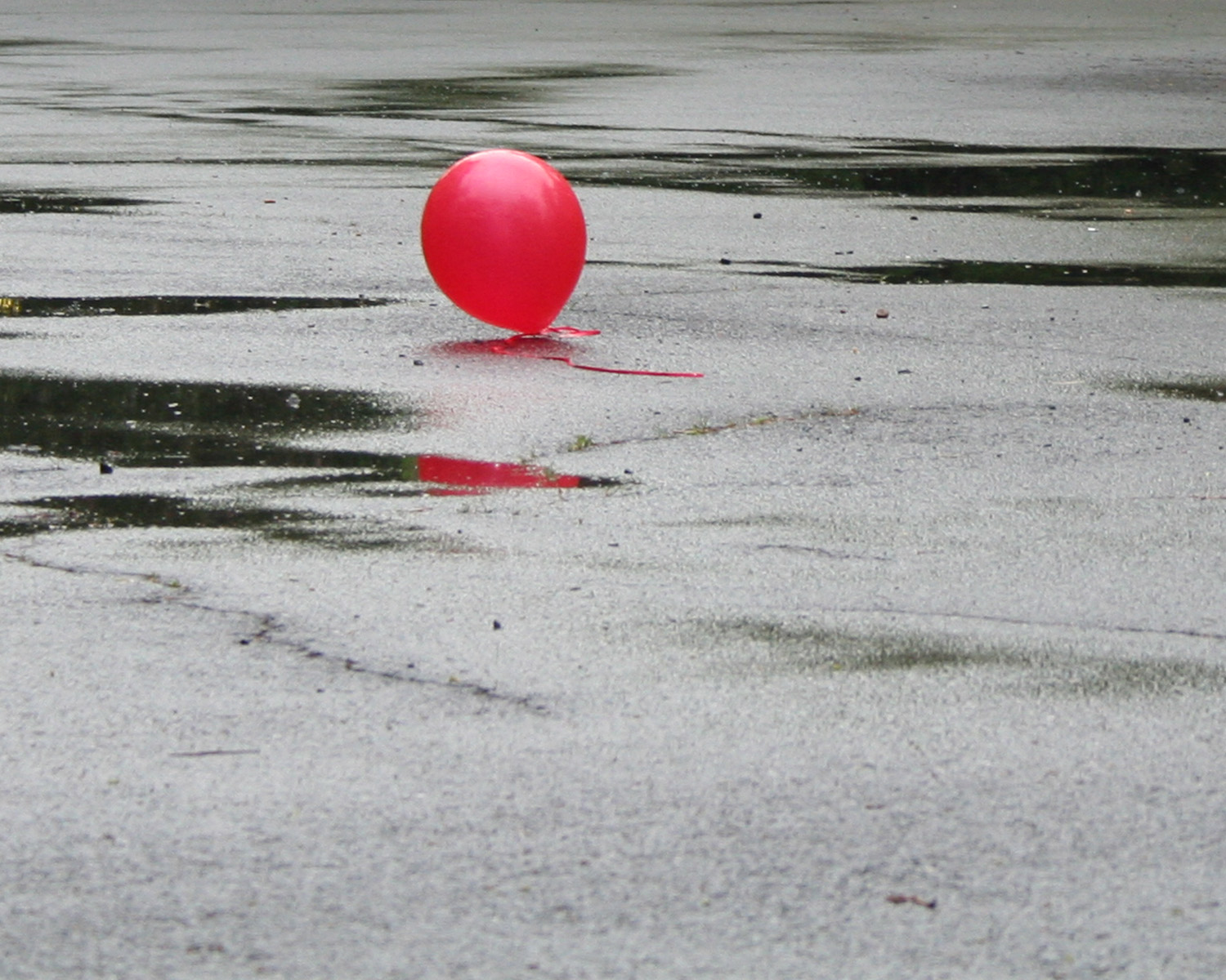 think.stew: One Creepy Red Balloon, Paris & a Noise