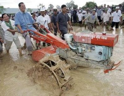 KI Media: Hun Sen: an "almost" authentic prime minister-farmer ...