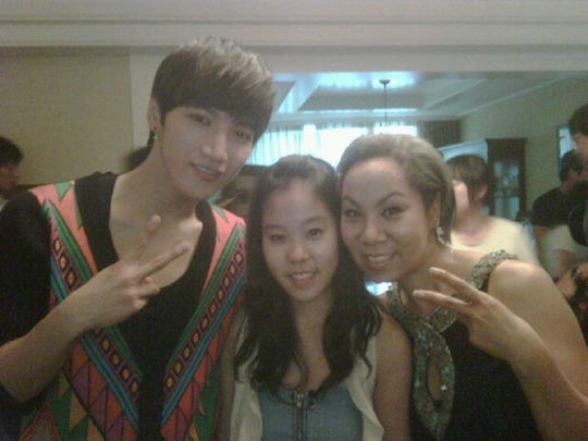 [NEWS] Junsu takes a photo with Insooni and her daughter ~ Daily K Pop News