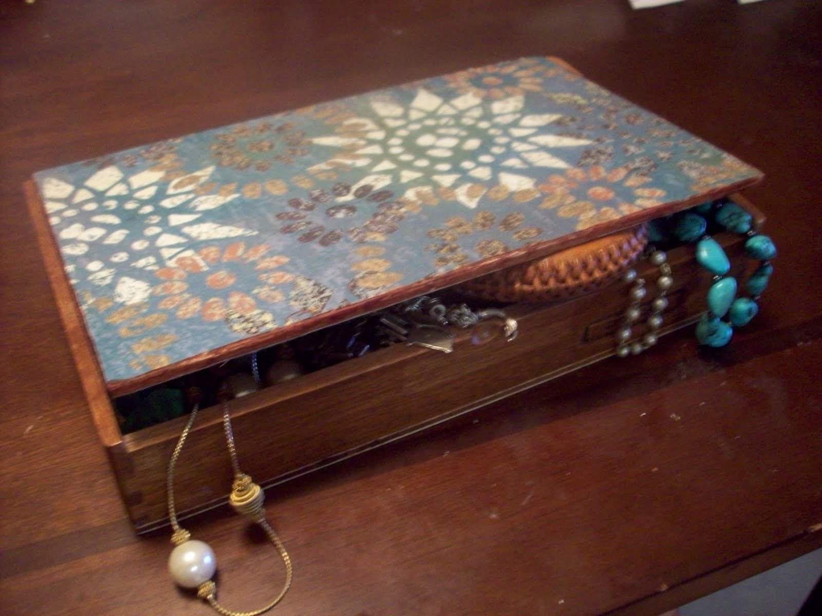 Jekka Laine: Mod Podge Cigar Box