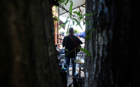 David Manning Photoblog: f/8 and be there: The Marler Brothers at Depalma's