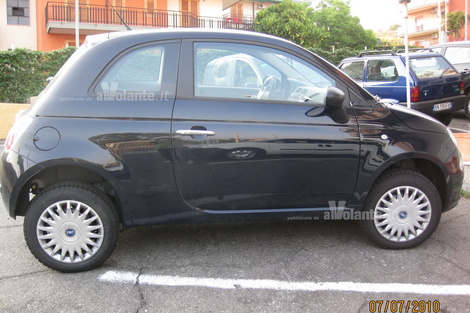 Car Types: Four-wheel-drive Fiat 500 spied in Italy