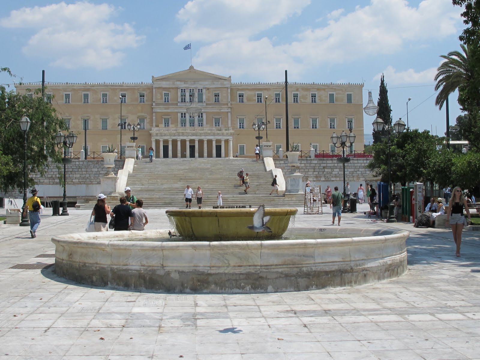 actimon: Η ΠΟΛΗ ΜΕ ΤΑ ΑΔΕΙΑ ΣΥΝΤΡΙΒΑΝΙΑ