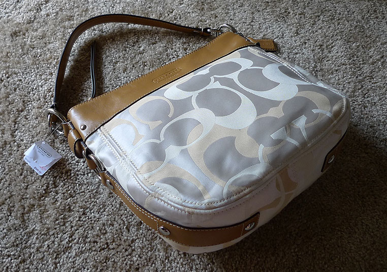 Pam's Coach & Kate Spade Blog: Coach Optic Signature Convertible Zoe ...