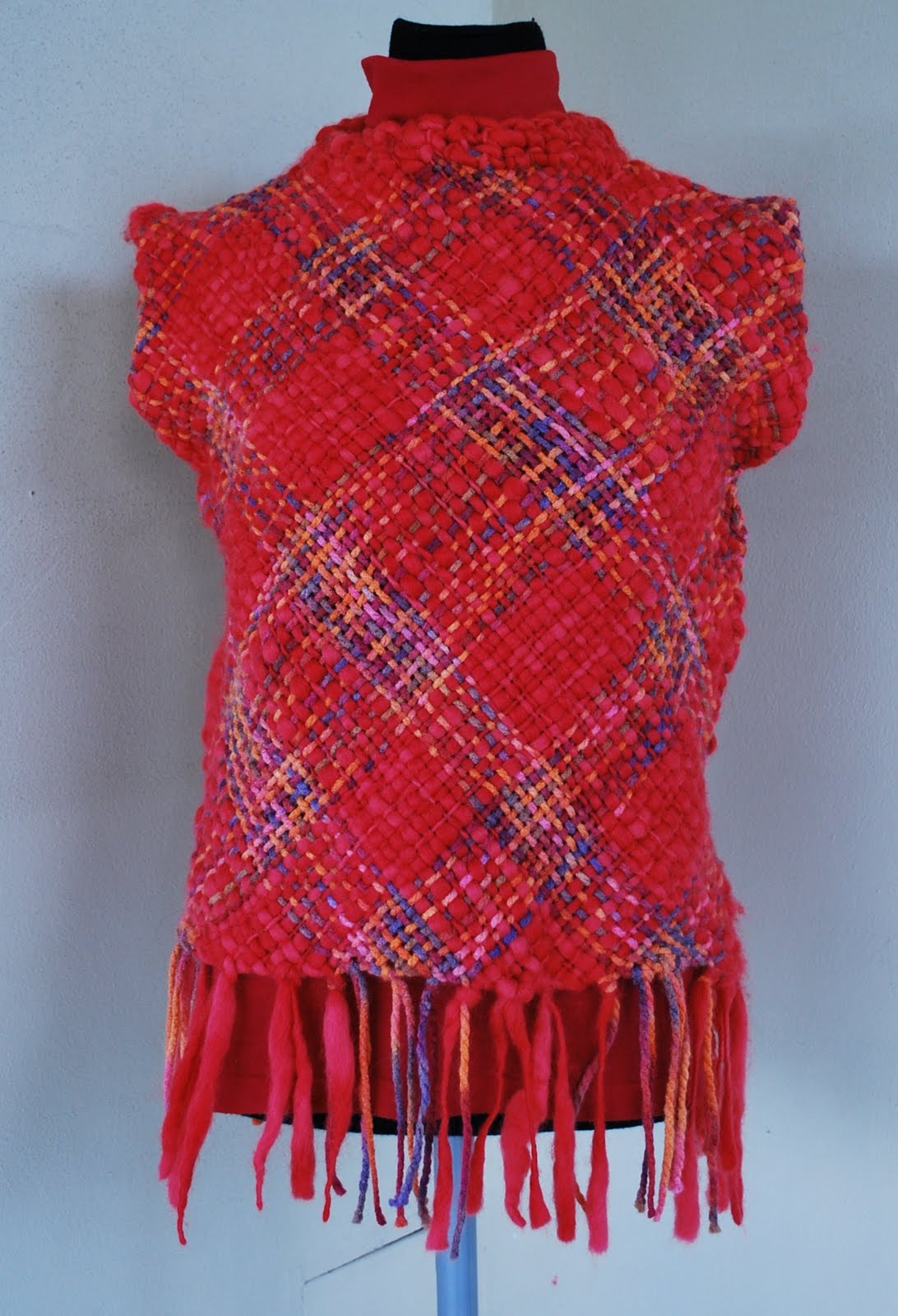 CHALECO TELAR ROJO / LOOM WEAVED RED VEST