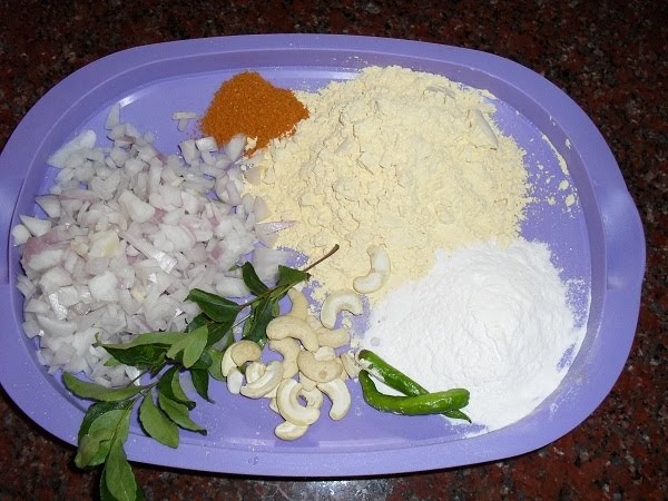 Monsoon munches - Mundiri Vengaya Pakoda - Cashew Onion Fritters