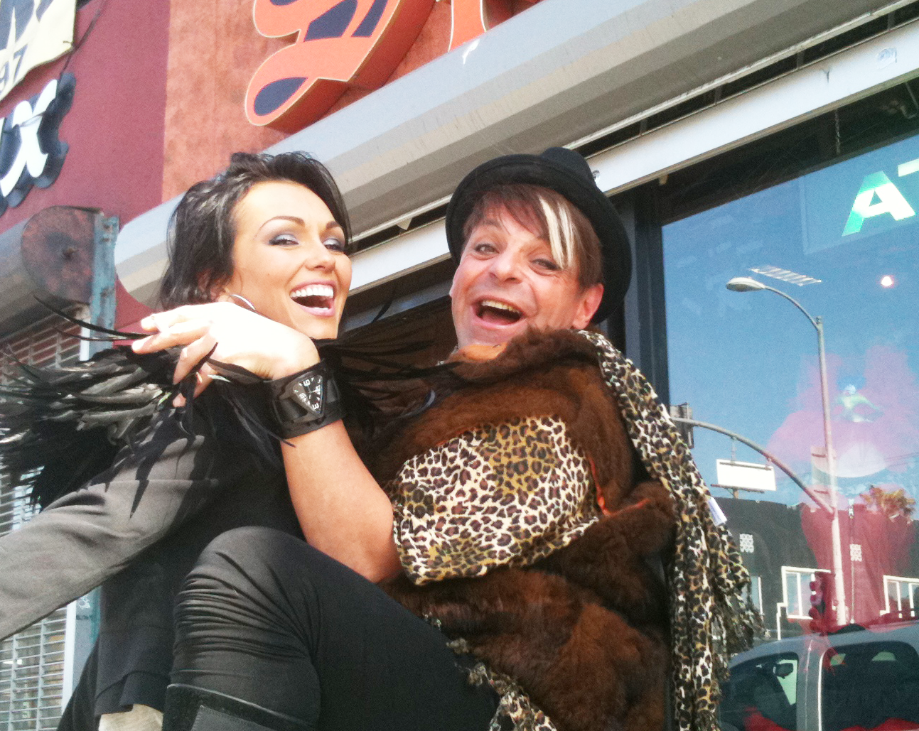 kandeej.com: Come one, come all! Get your tutu's, corsets, and hats here!