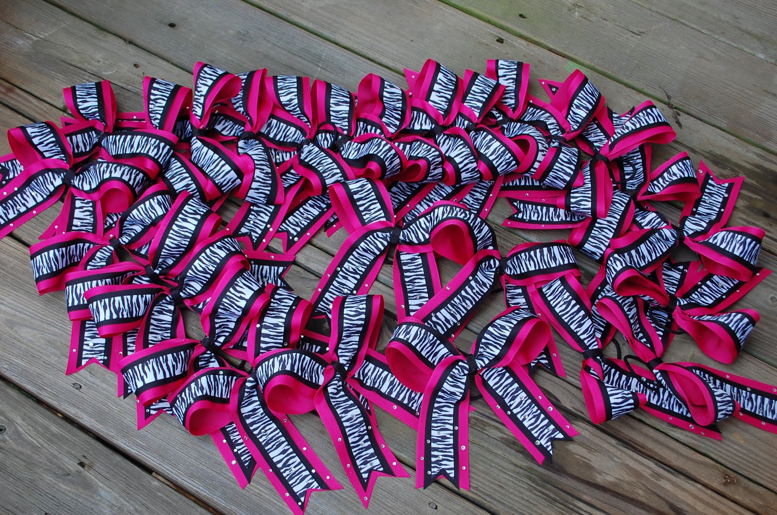 BowzArt: Cheer Bows and Streamers