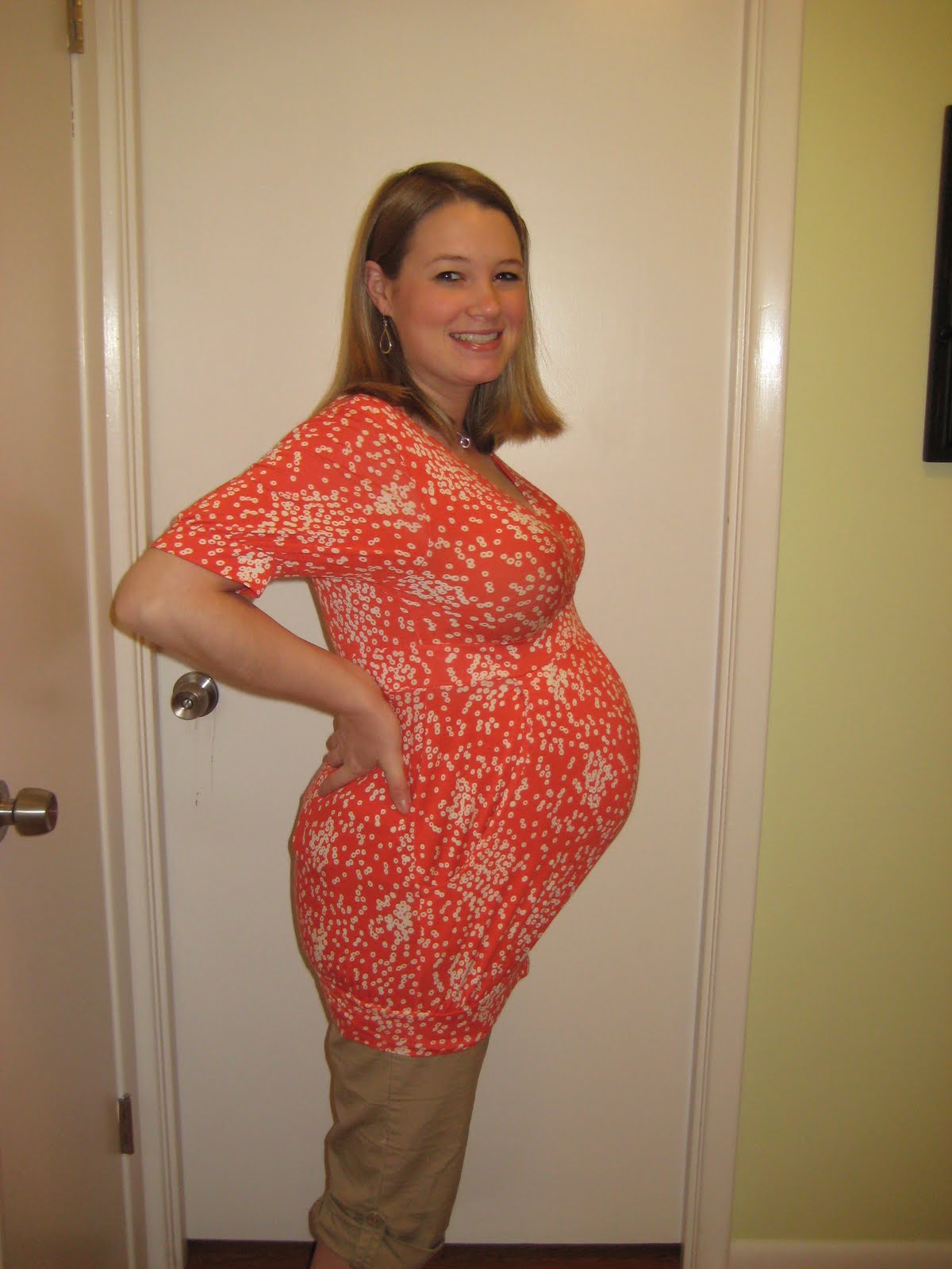 Baby White, making an appearance in May 2010!: 36 weeks, 2 days belly pic!