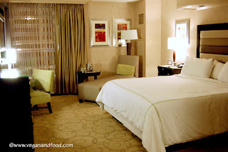 Treasure Island - standard room 2009 - Vegas and Food