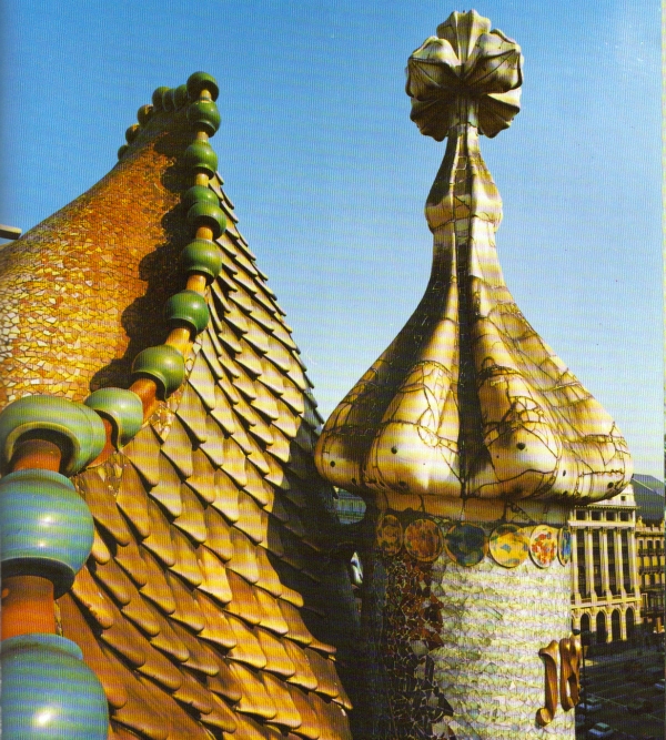 ANNA - QUA - ANA: From Gaudi To Couture!