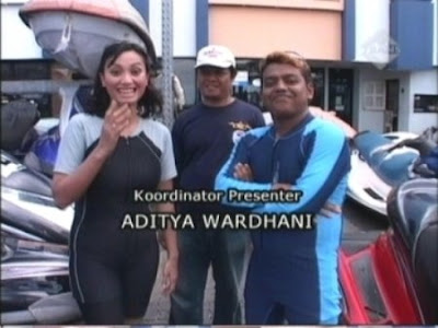 Aditya Wardani: Aditya Wardhani - Wet Suit Samping Jet Ski