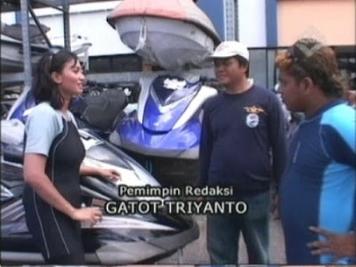 Aditya Wardani: Aditya Wardhani - Wet Suit Samping Jet Ski