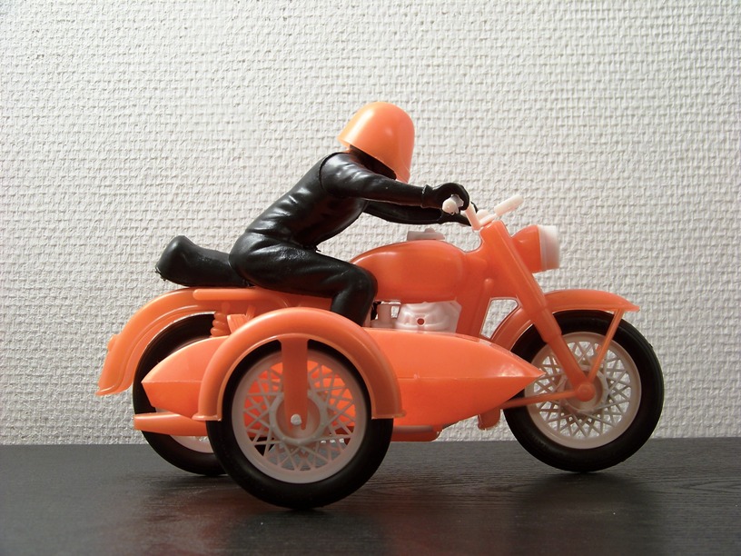 MOTORCYCLE 74: Plastic sidecar toy