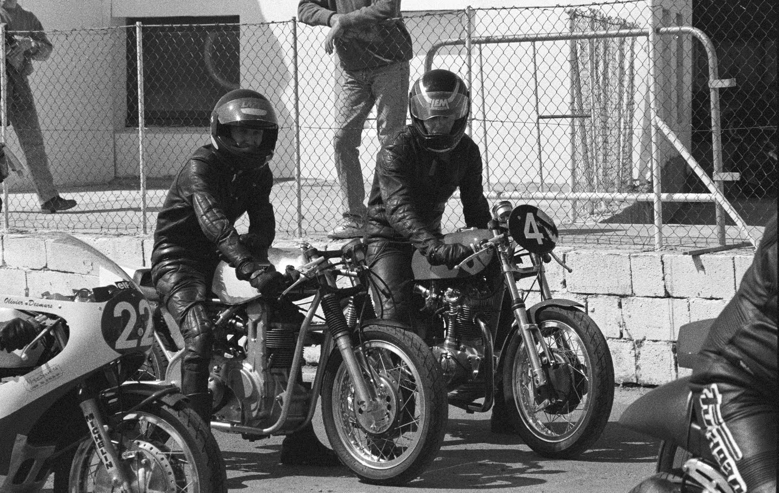 MOTORCYCLE 74: Vintage racers