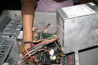 ARMADO Y DESARMADO DE UNA PC: DESARMADO y ARMADO DE UNA COMPUTADORA (PC)