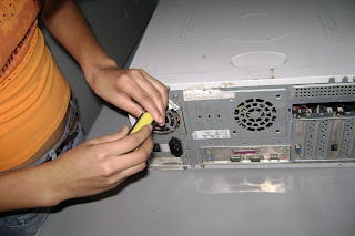 ARMADO Y DESARMADO DE UNA PC: DESARMADO y ARMADO DE UNA COMPUTADORA (PC)