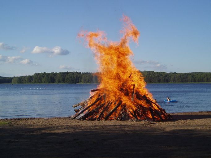 Worldly Rise: FINLAND: HOLIDAYS AND CELEBRATIONS