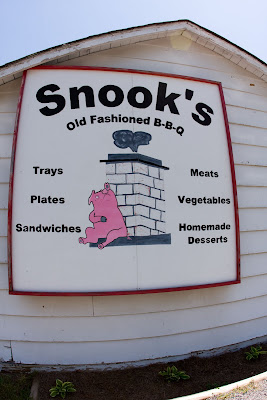 Chell's Photography: Snooks BBQ, WORTH the trip