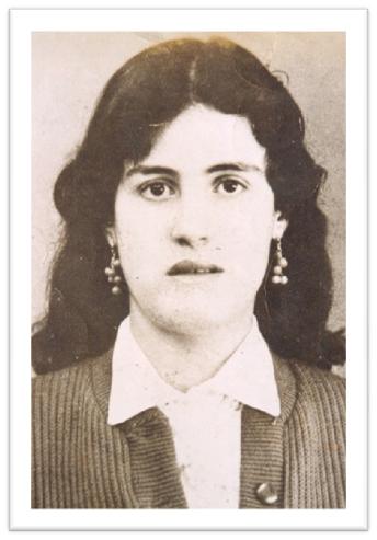 Daboudj1948: Ourida Meddad....Azeffoun les environs....La Casbah