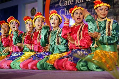 Indonesian Traditional Art: Saman Dance