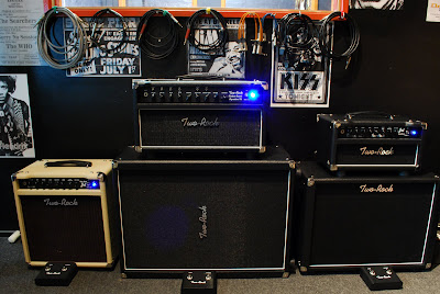 Deluxe Guitars: Amp Room