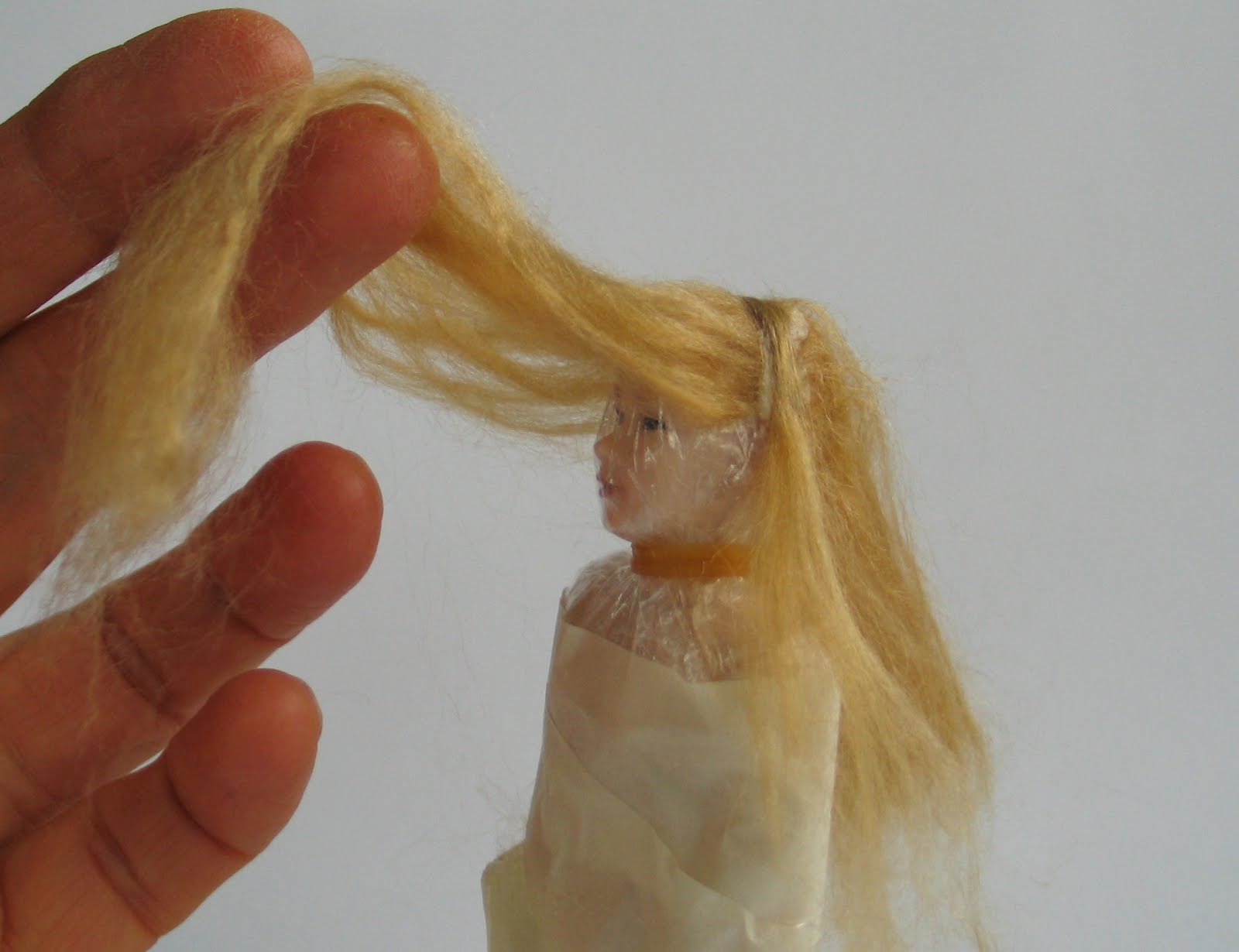 Peppercorn Minis: A rough guide to wigging for dummies :)