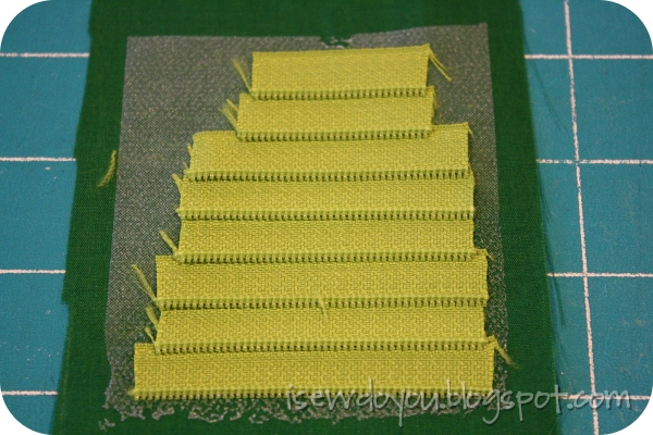 I Sew, Do You: Zipper Christmas Tree {tutorial}