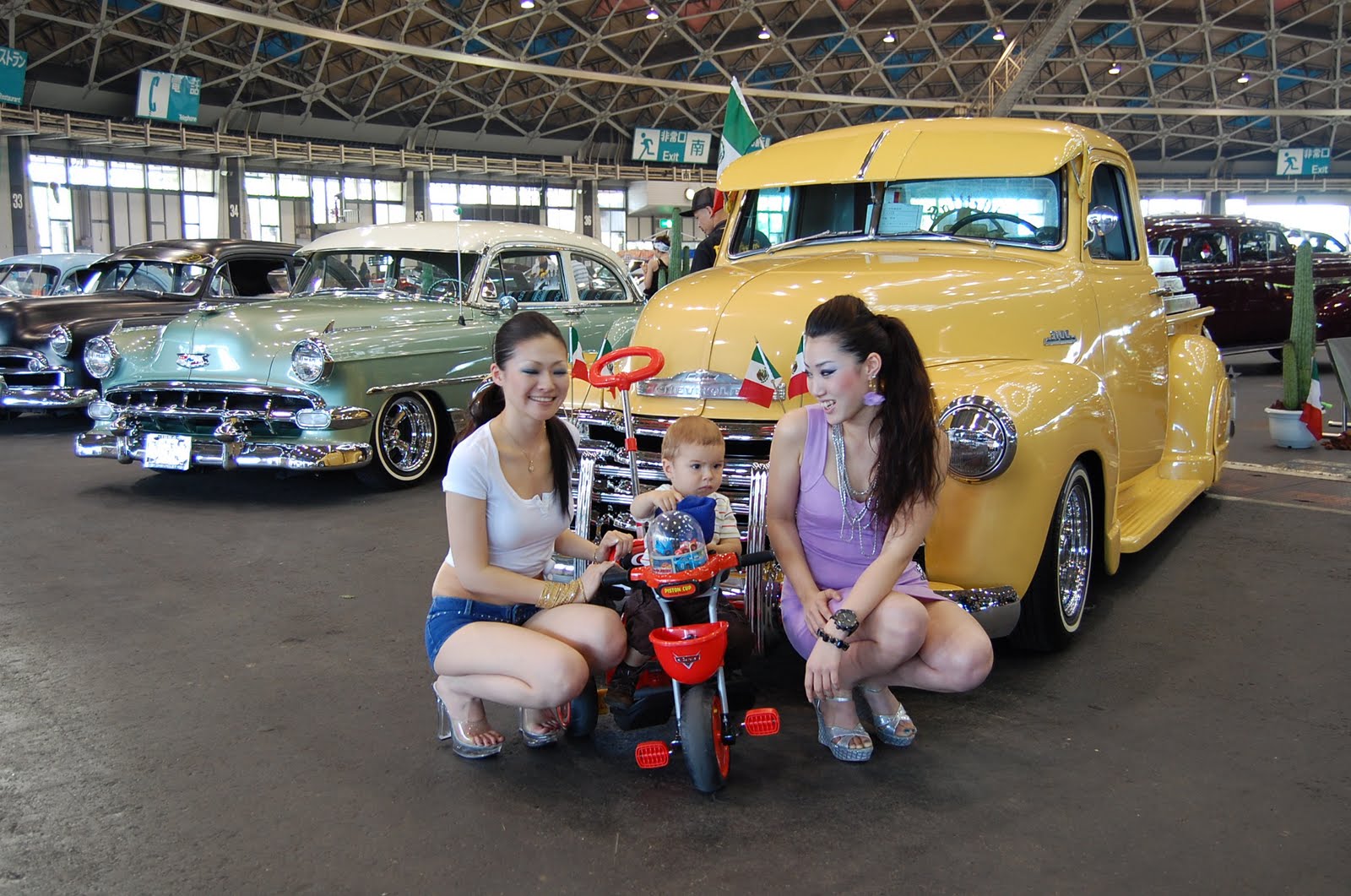Travel with Tony and Bettina: Maxi goes to the Japanese Lowrider Car Show