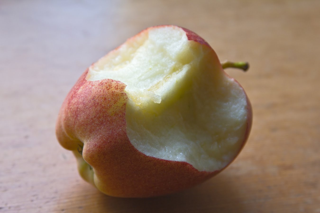 FOTOGRAFÍAS DE NATURALEZA: Manzana mordida