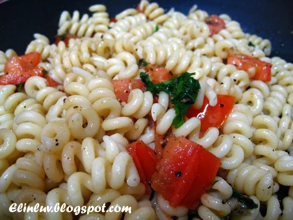 Elinluv's Tidbits Corner: Riccioli Aglio Olio With Mixed Herbs