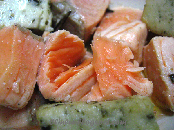 Elinluv's Tidbits Corner: Salmon Cubes With Organic Seaweed Tofu