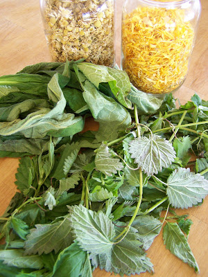 A Handmade Life: Comfrey, Calendula, Chamomile and Nettle Salve