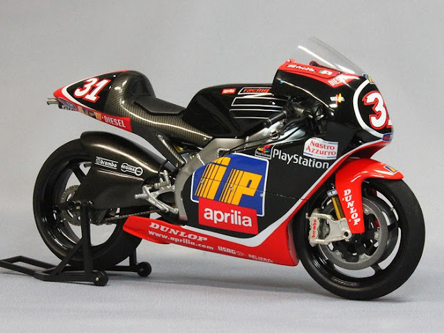 Racing Scale Models: Aprilia RSV 500 T.Harada 1999 by K'S Workshop