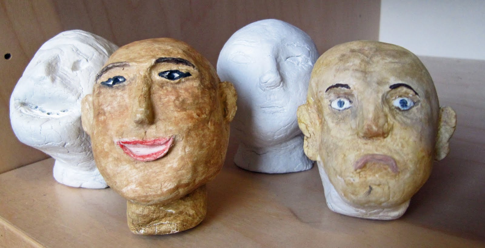 GALLERI LINDBERG: Skulpturer i lera, med olika uttryck!