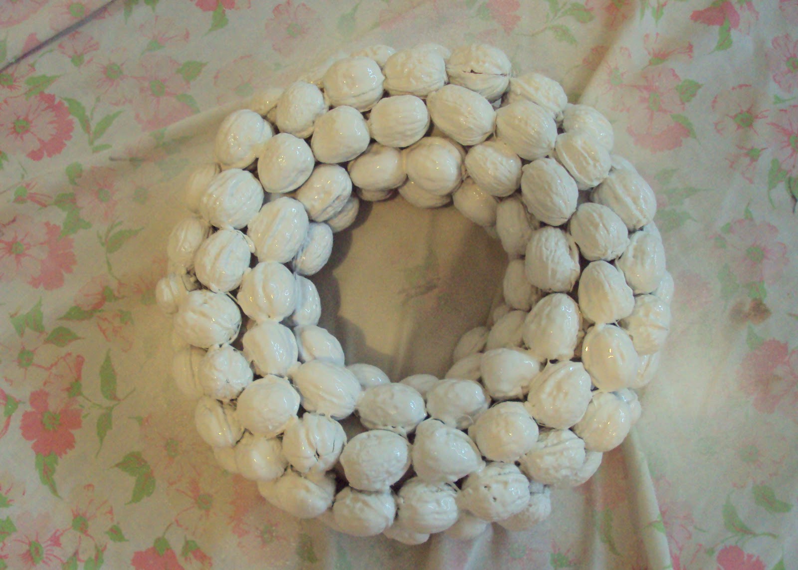Spunky Junky: {Tutorial Tuesday} Walnut Wreath