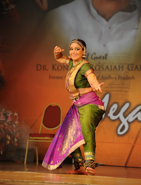 Fashion And Style Magazine Actress Shobana Hot Navel In Dance