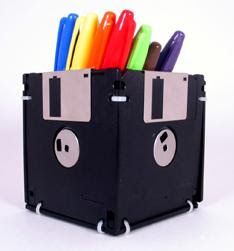Having No Blog Is Your Blog: I Totally Want This: Floppy-Disk Pen Holder