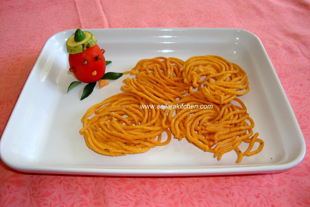 Sailaja Kitchen...A site for all food lovers!: Tomato(Thakali) Murukku