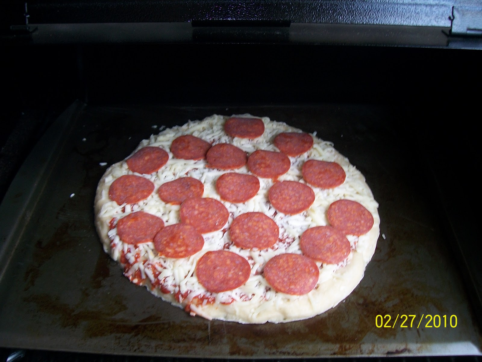 Pleasant Ridge BBQ Team: Grillin Pizza...that's right PIZZA!