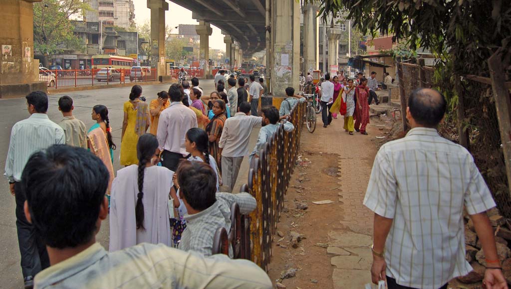 The Perfect Slum: To zone or not to zone