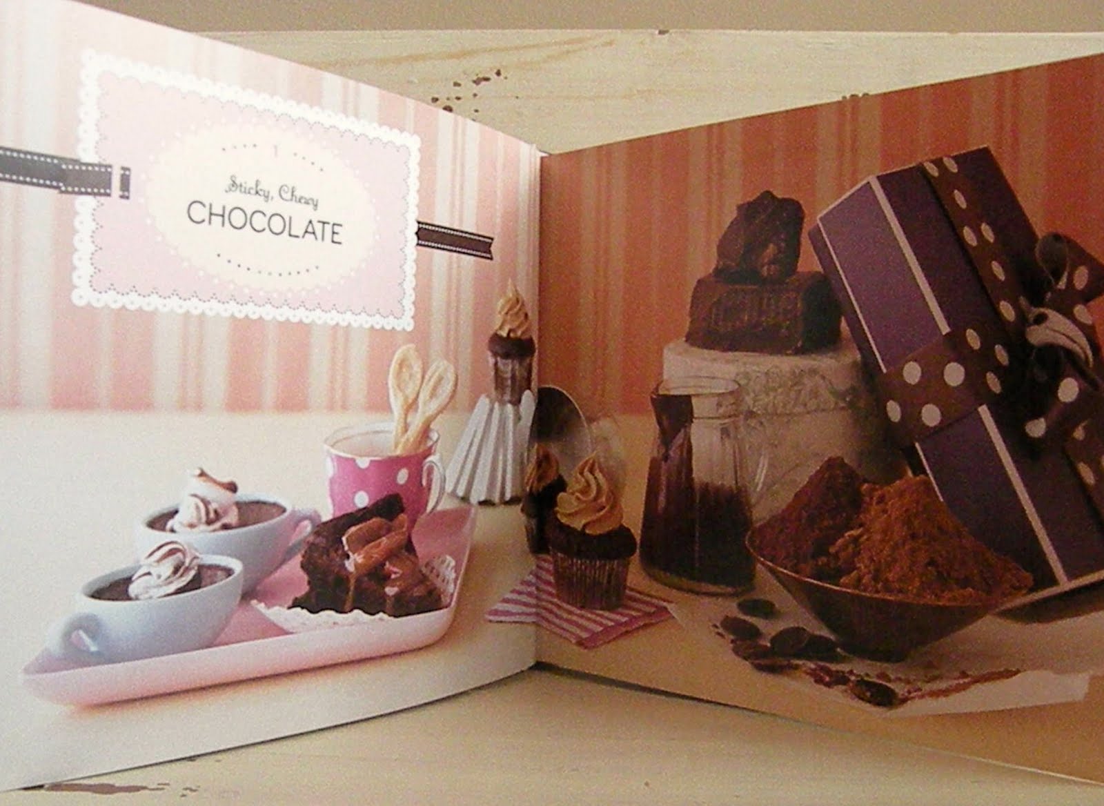 Icing Designs: Two Beautiful Dessert Books