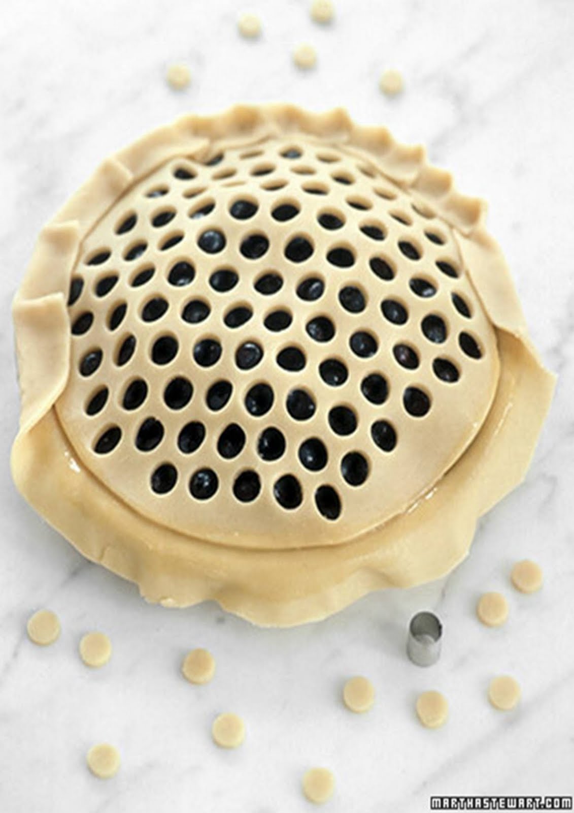 Icing Designs: Great Thanksgiving Pie Topper Ideas From Martha Stewart