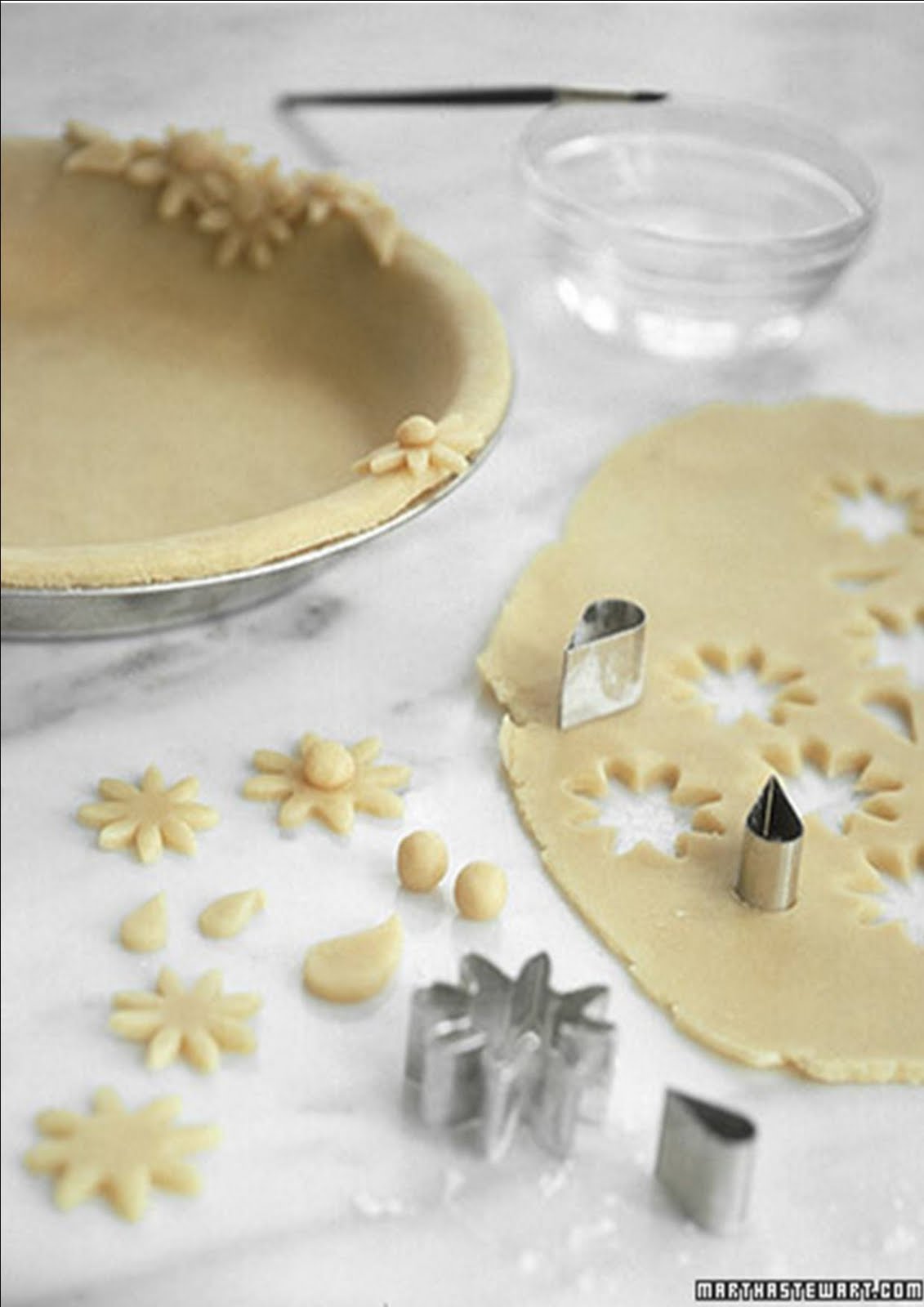 Icing Designs: Great Thanksgiving Pie Topper Ideas From Martha Stewart
