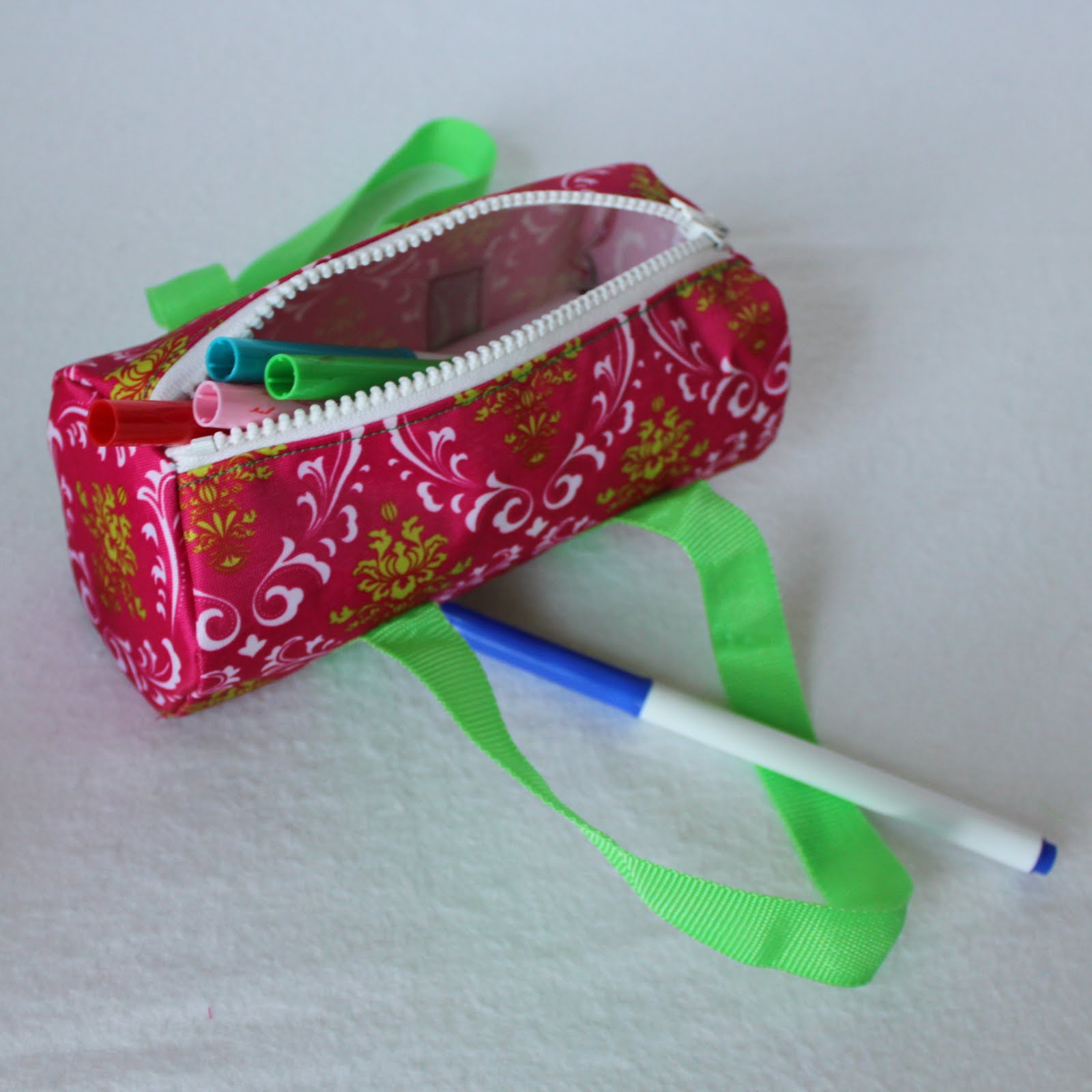 Obsessively Stitching: Dollar Dolly Duffel Bag! -- TUTORIAL